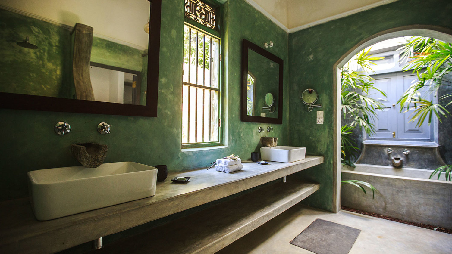Luxury Bedroom Accommodation - Villa SisilaVilla Sisila